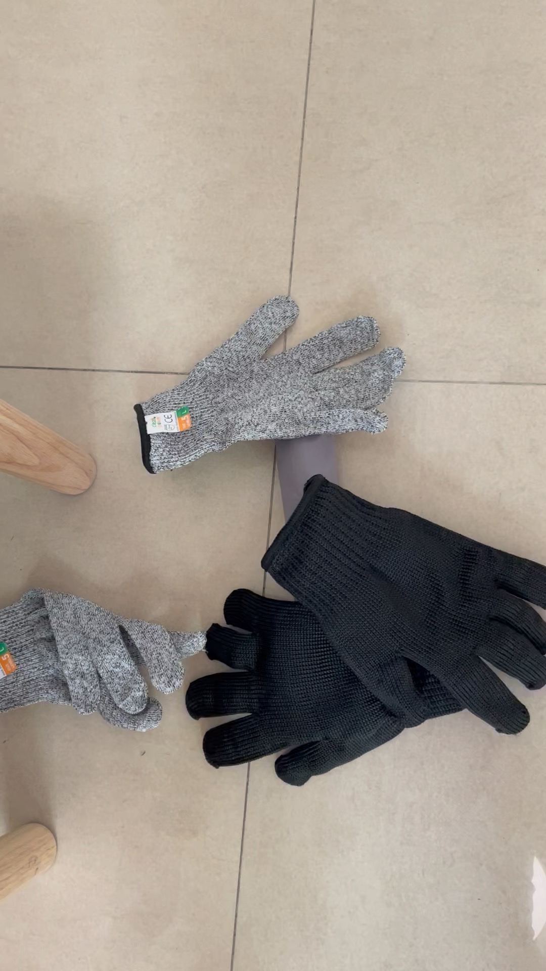 glove Object Detection Dataset by school
