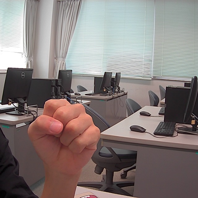 Rock-paper-scissor Object Detection Dataset by yamada