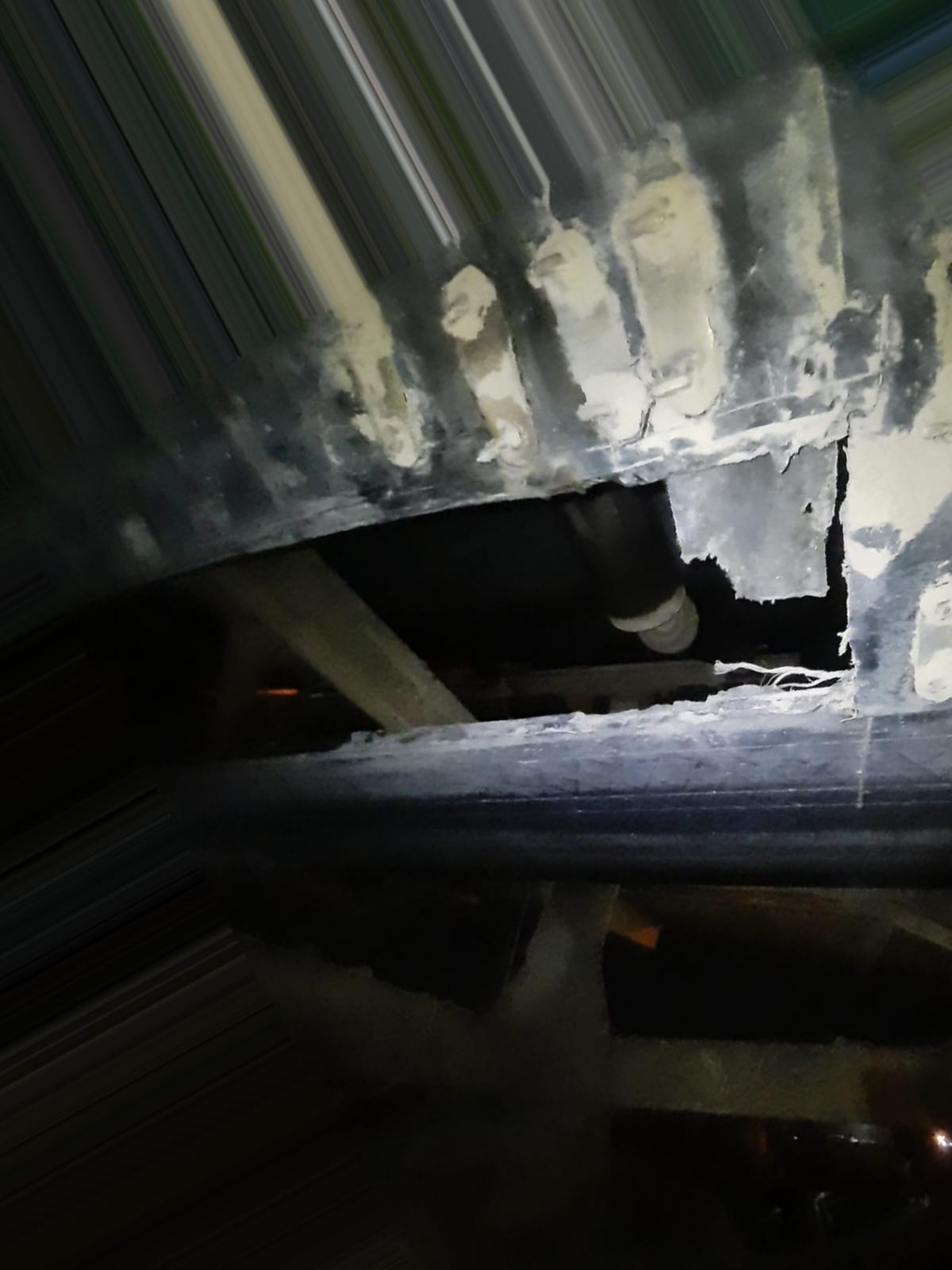 Conveyor-belt-damage Instance Segmentation Model by Sample