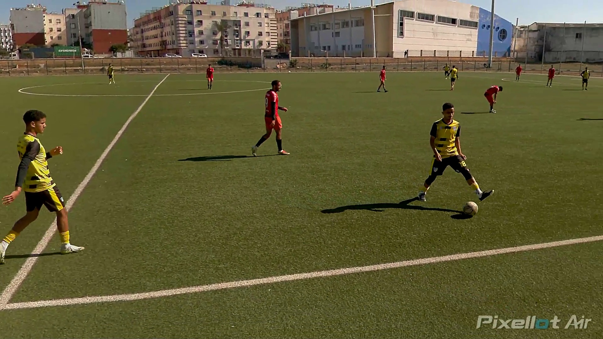 football (football-rwfup) - Roboflow Universe