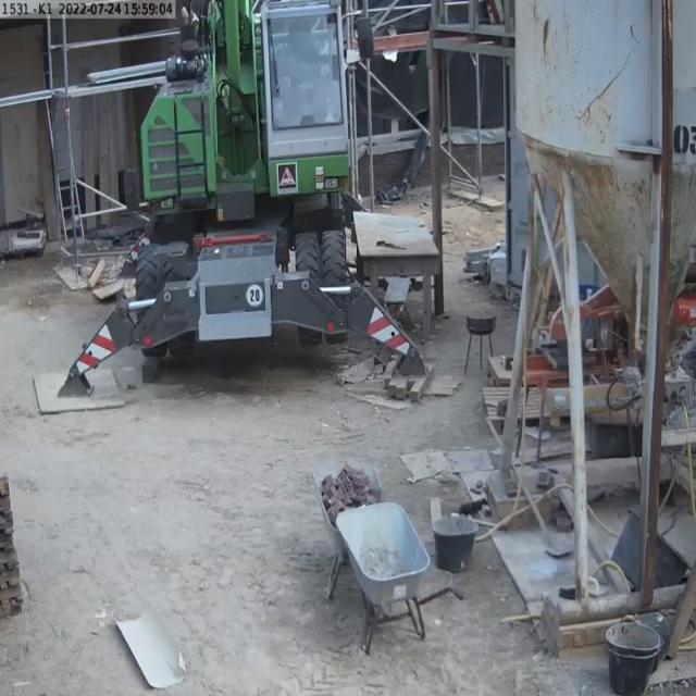 Shaky Text Instance Segmentation Dataset by Text Spotting