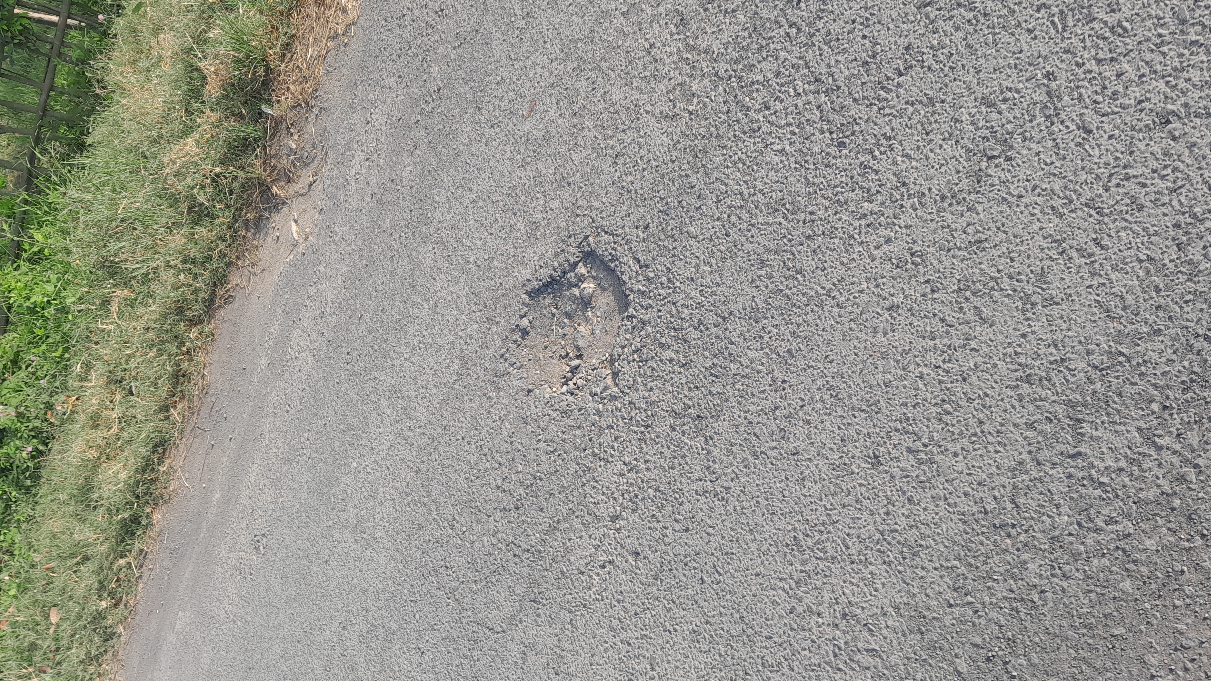 pothole-detection Object Detection Model by spacesss