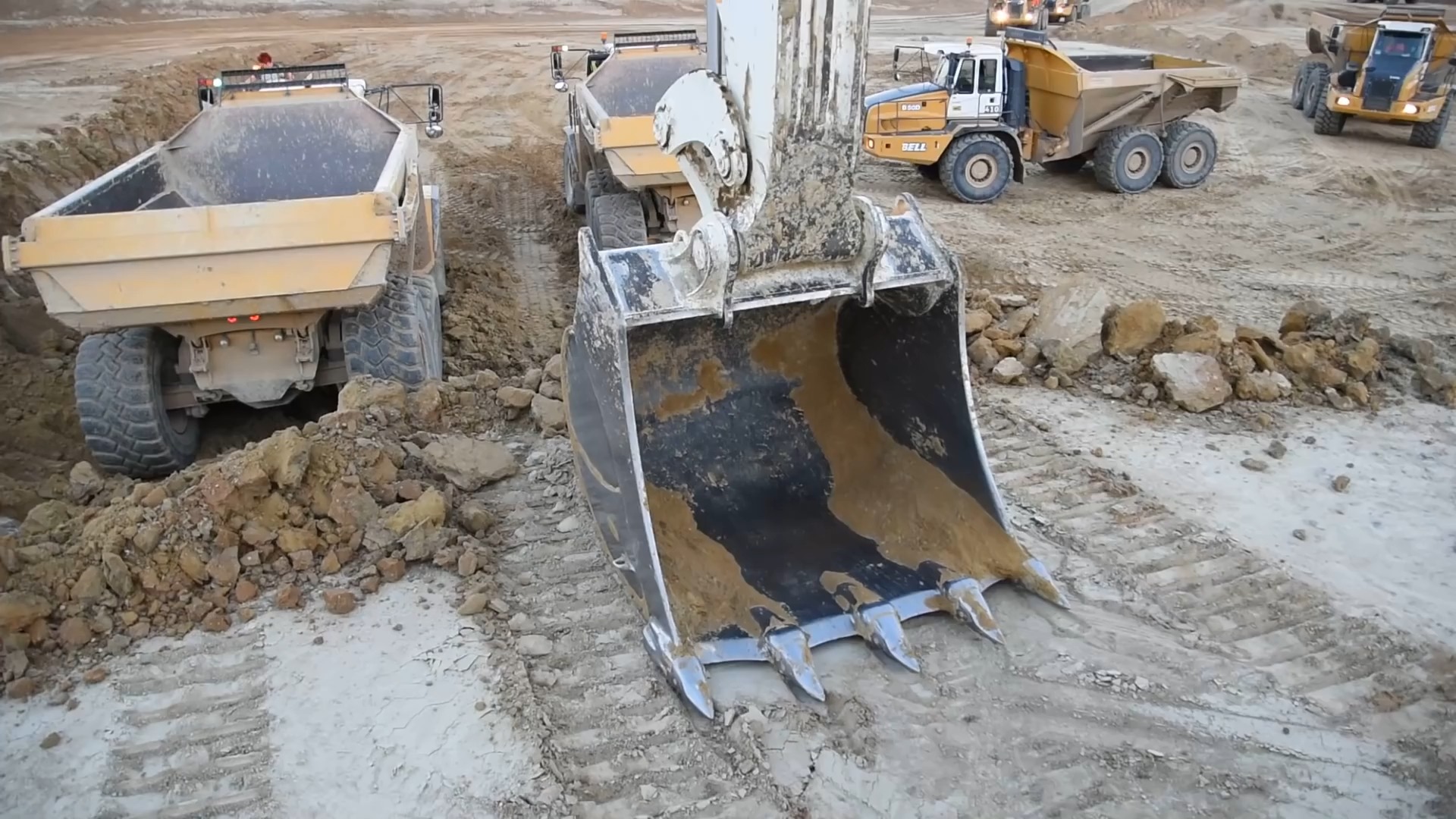 Bucket (bucket-minm3) - Roboflow Universe