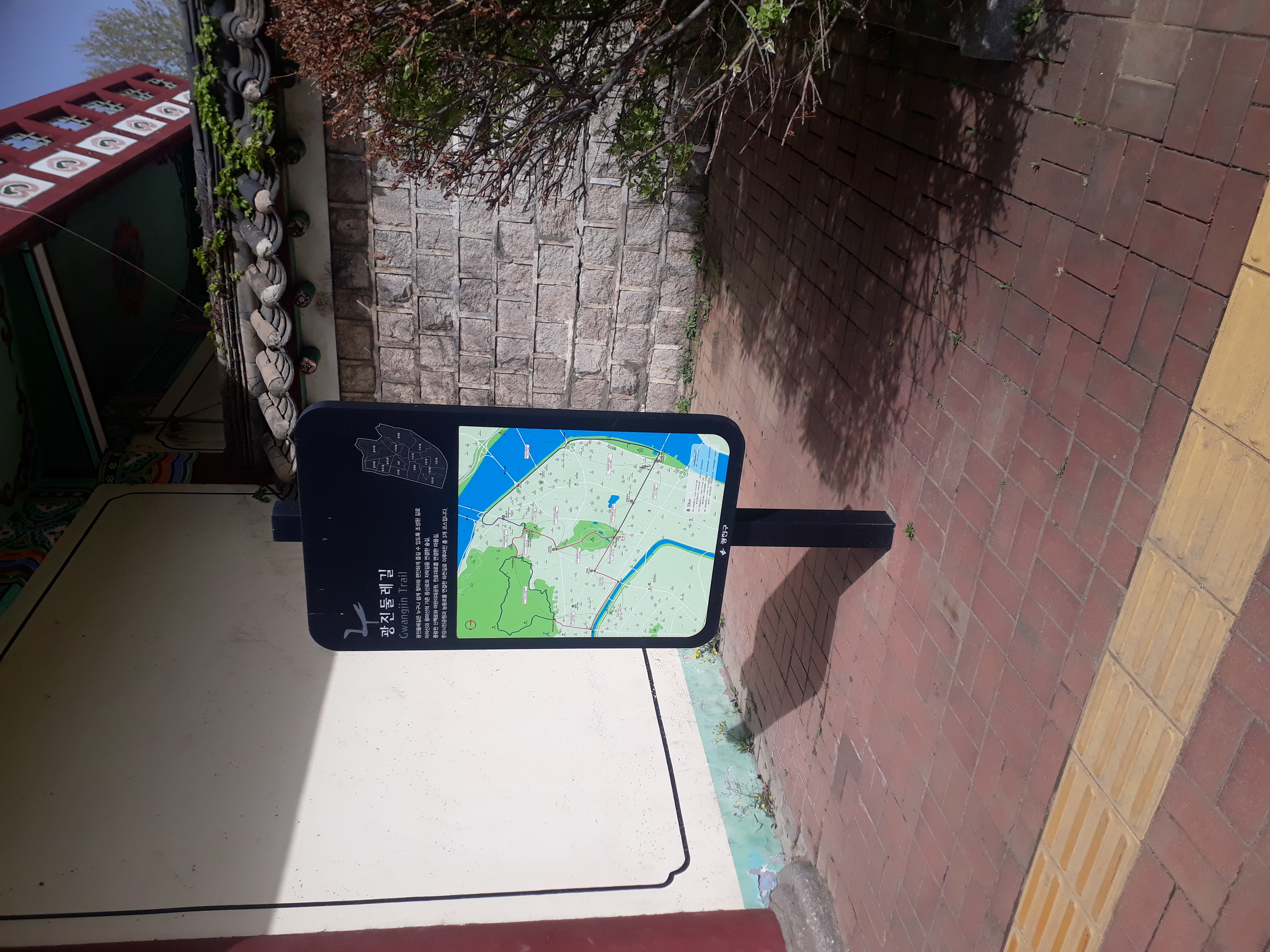 Tourist Object detection - Roboflow Universe